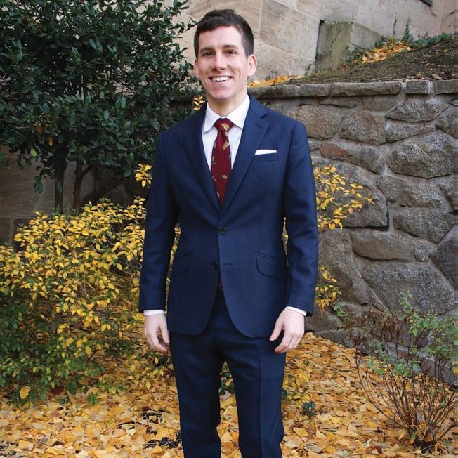 What to Wear to a Job Interview (For Men, With Examples)