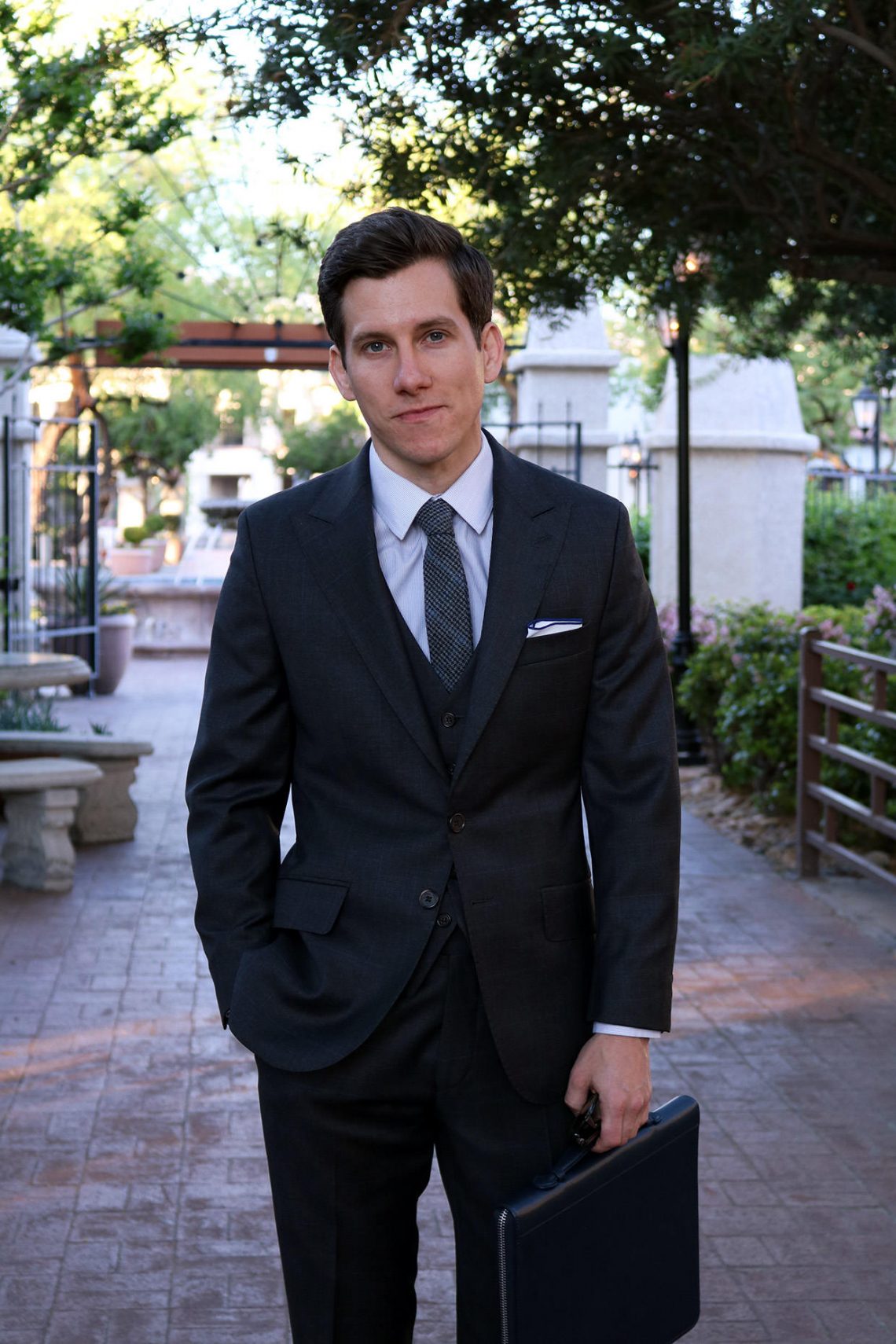 can-short-men-wear-3-piece-suits