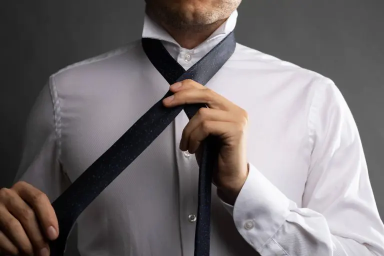 How to Tie a Full Windsor Knot (a.k.a., Double Windsor) - The Modest Man