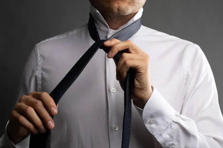 How to Tie a Full Windsor Knot (a.k.a., Double Windsor) - The Modest Man