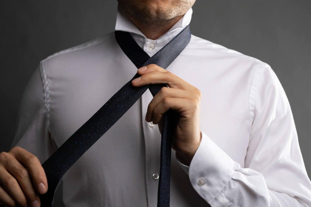 How to Tie a Half Windsor Knot - The Modest Man