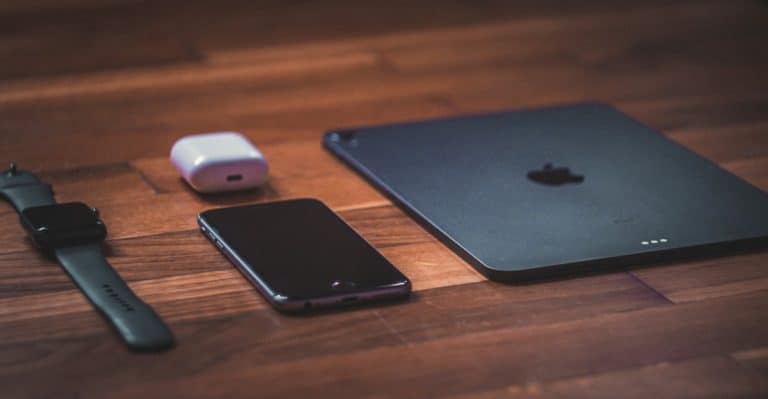 15 Tips for Building a Minimalist Tech Setup to Maximize Productivity