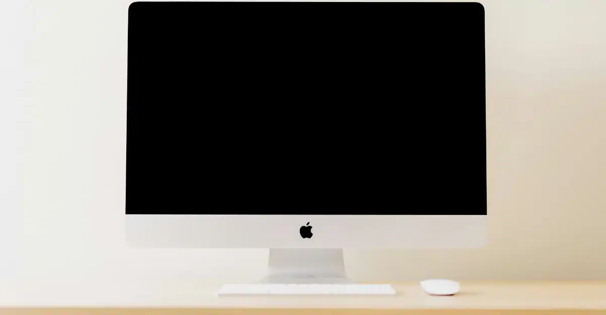 15 Tips for Building a Minimalist Tech Setup to Maximize Productivity