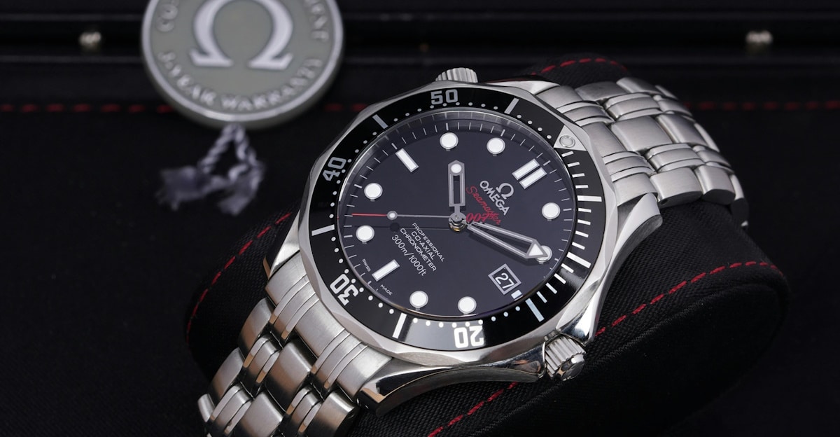 How To Choose a Watch That Flatters a Smaller Wrist