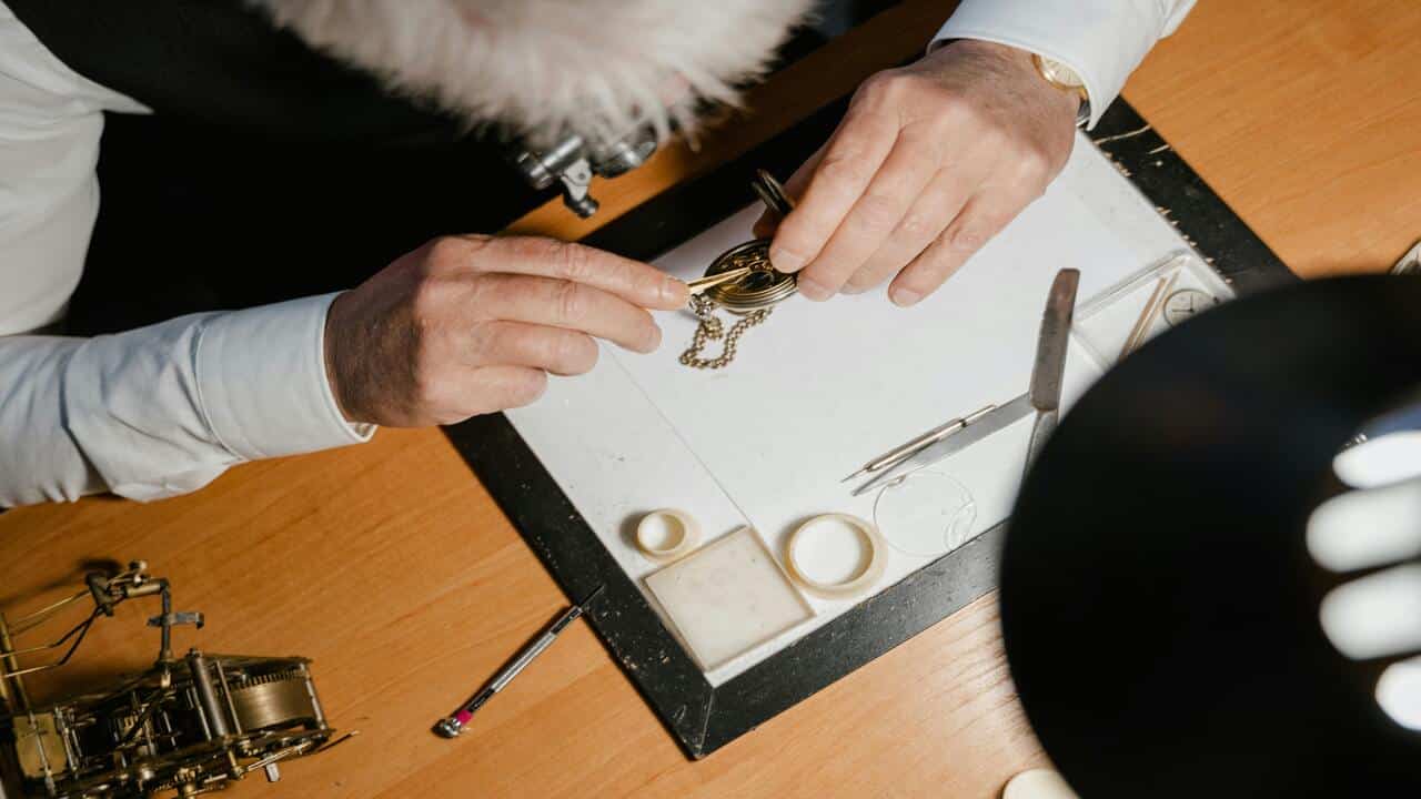 14 Things to Know Before Buying a Vintage Watch - The Modest Man