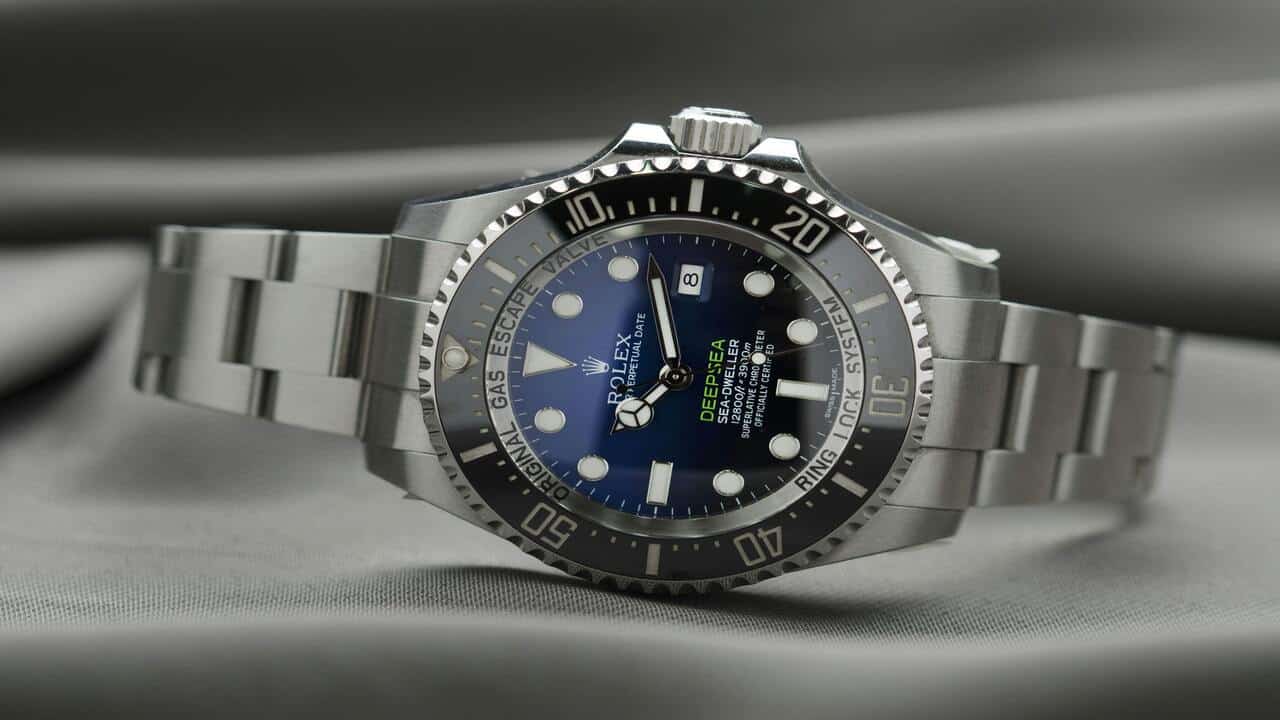 14 Things to Know Before Buying a Vintage Watch - The Modest Man