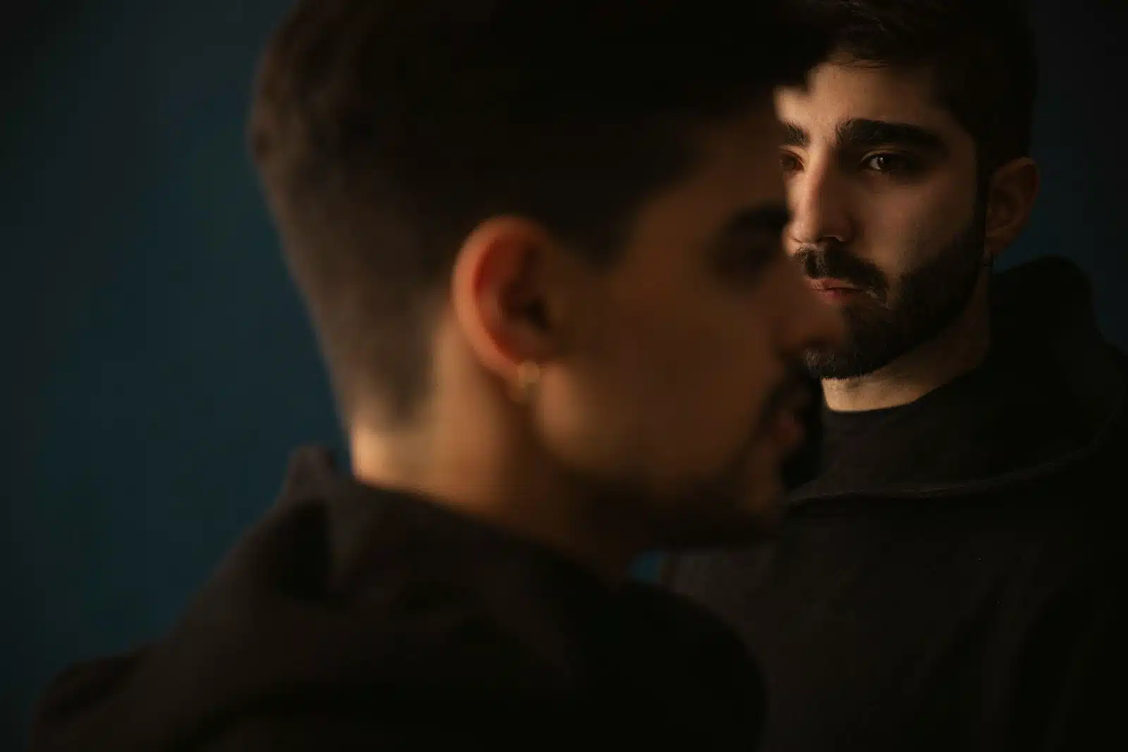 13 Subtle Signs of Jealousy Men Often Miss - The Modest Man
