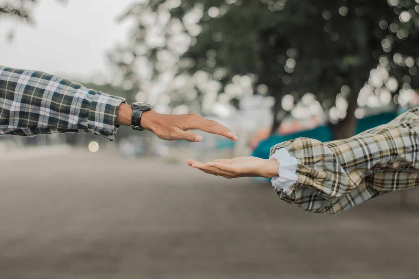 7 Signs You’re Present But Not Emotionally Available to Your Partner ...