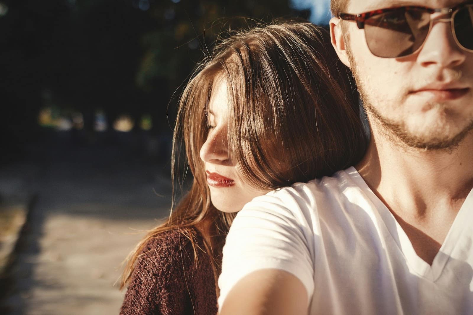 7 Signs You’re Present But Not Emotionally Available to Your Partner ...