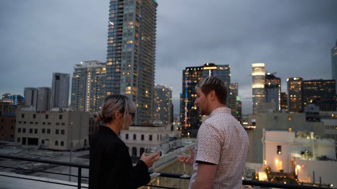15 Exciting Topics Men Can Talk About on a Date - The Modest Man