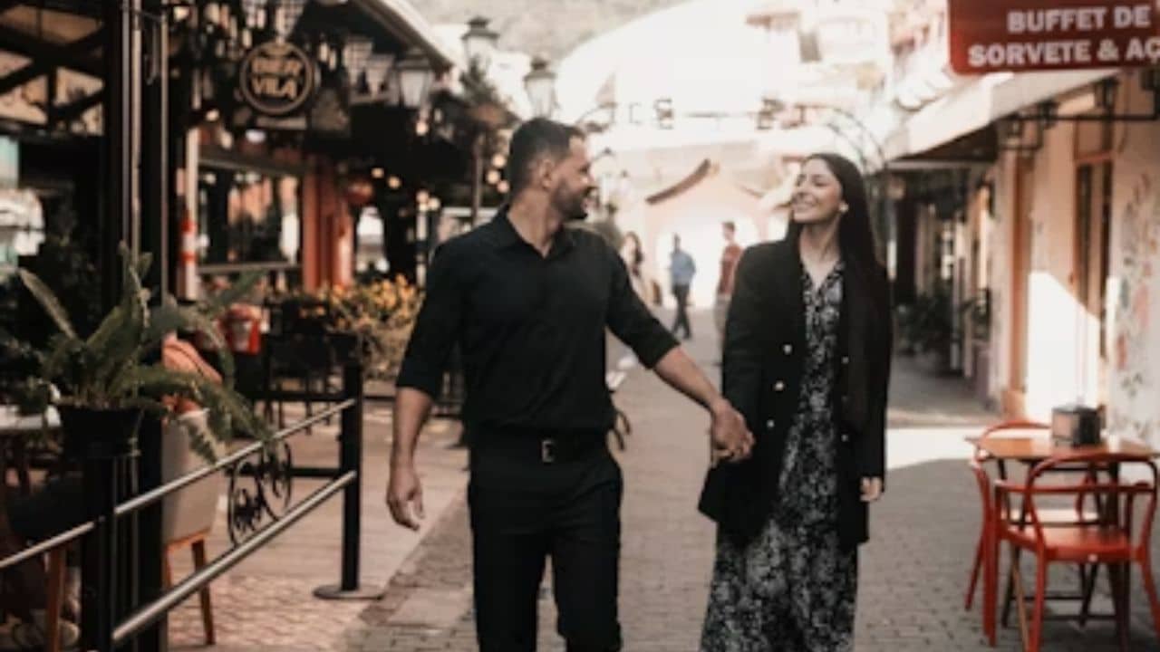15 Exciting Topics Men Can Talk About on a Date - The Modest Man