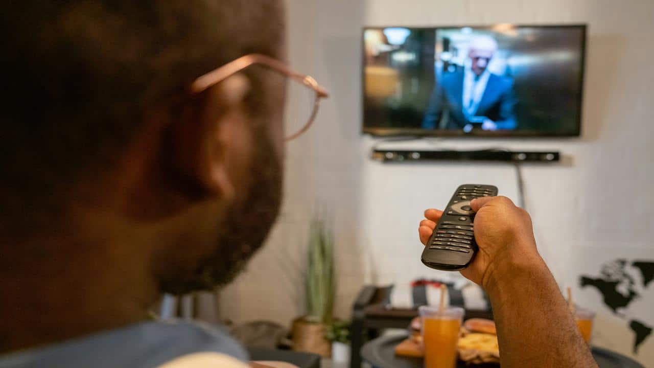 15 Things Men Waste Time On That Give Zero Return - The Modest Man