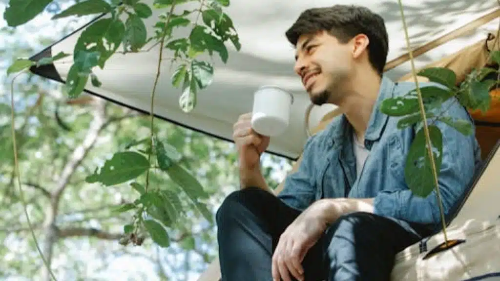 15 Signs a Man Feels Secure in His Relationship - The Modest Man