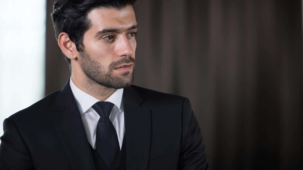 17 Things Confident Men Do Differently Without Even Thinking - The ...