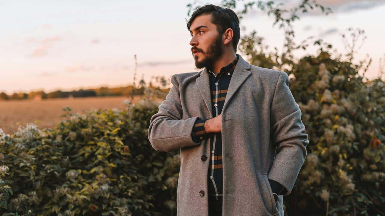 17 Things Confident Men Do Differently Without Even Thinking - The ...
