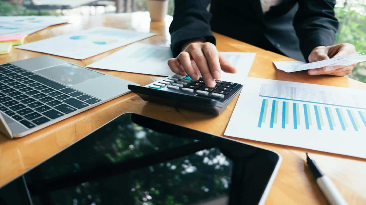 15 Smart Habits of Financially Stable Men Who Grow Their Wealth - The ...