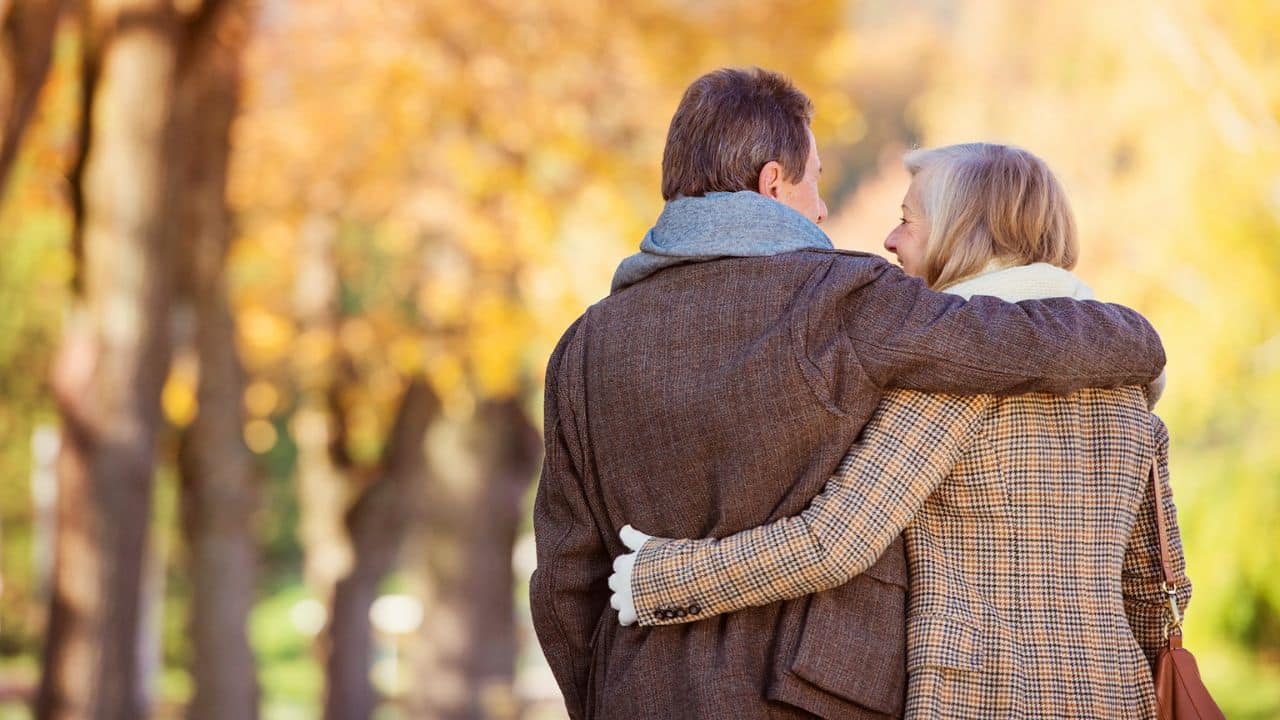 15 Things Men Only Do When They’re Deeply In Love - The Modest Man