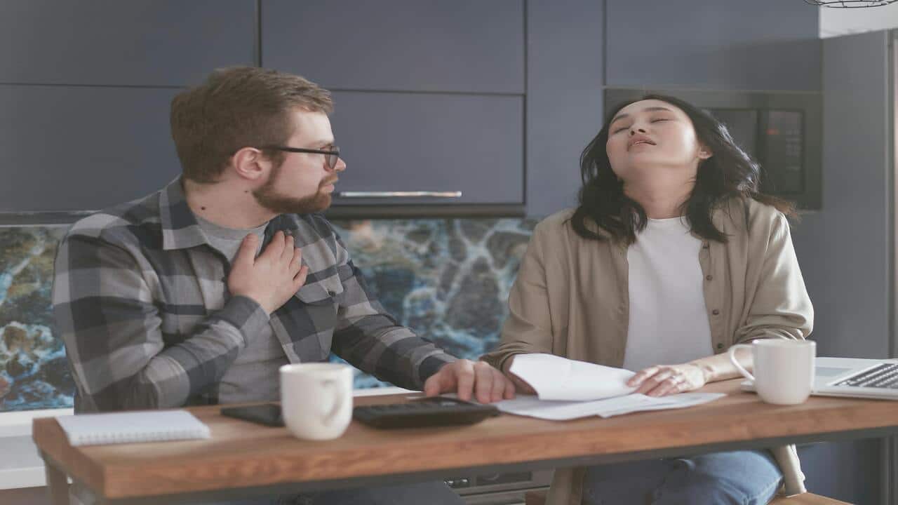 18 Things Couples Subconsciously Do That Kill the Spark - The Modest Man