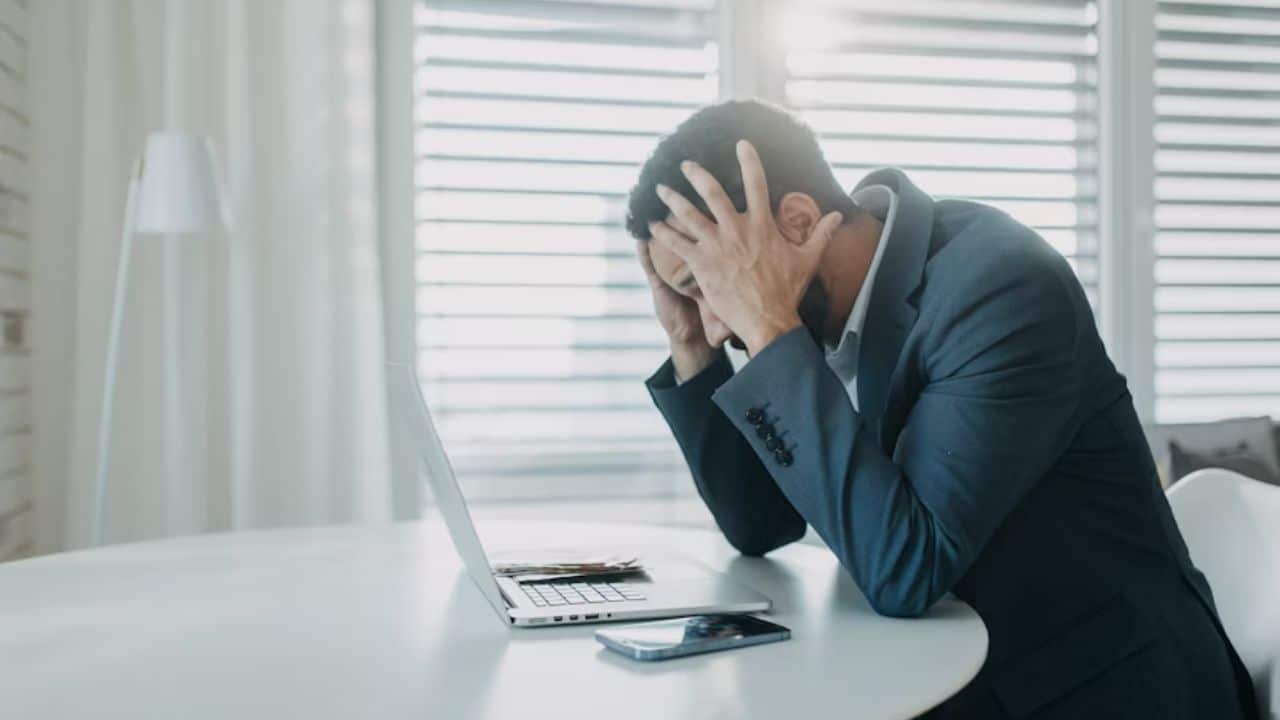 20 Real Challenges Men Face in Long Distance Relationships - The Modest Man