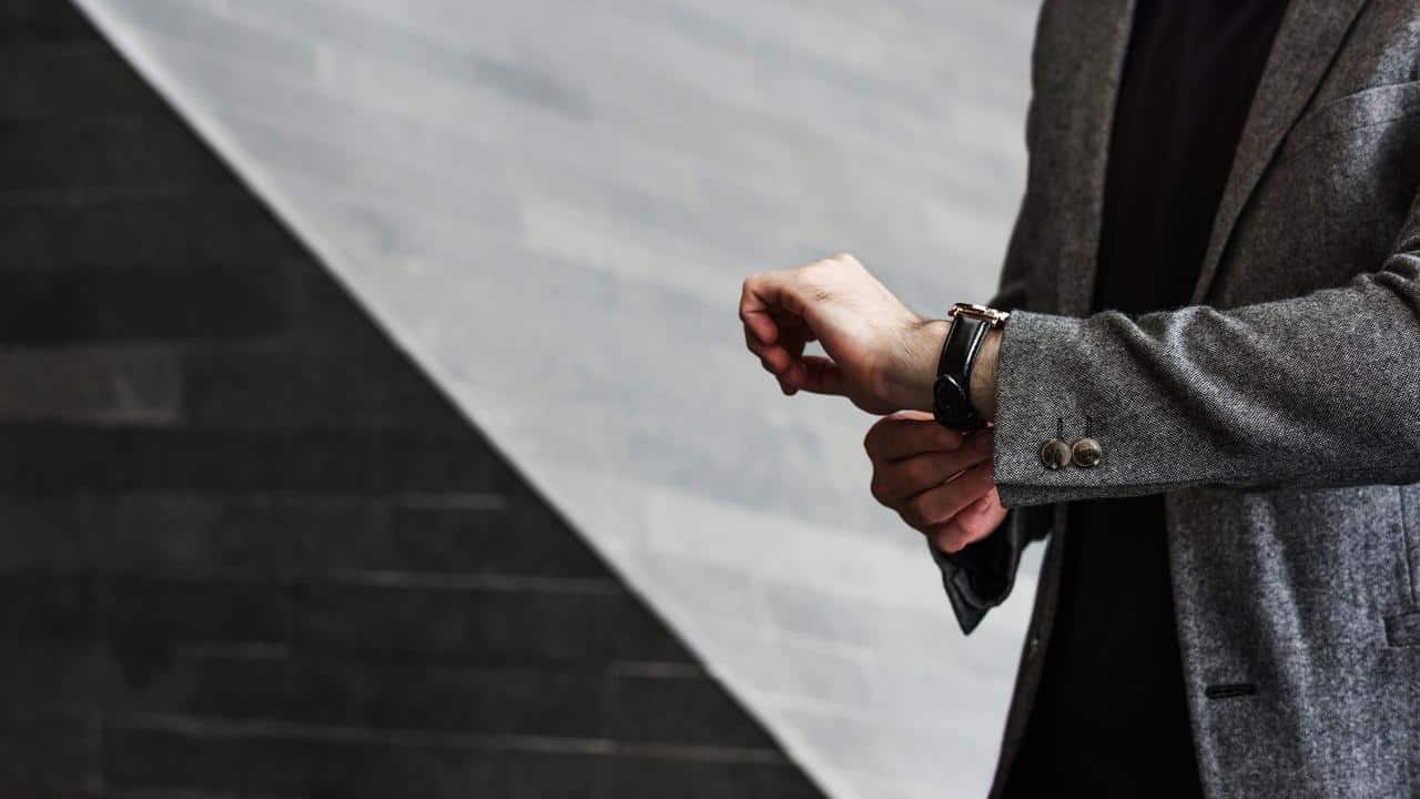 20 Traits of Charismatic Dudes Who Command Respect - The Modest Man