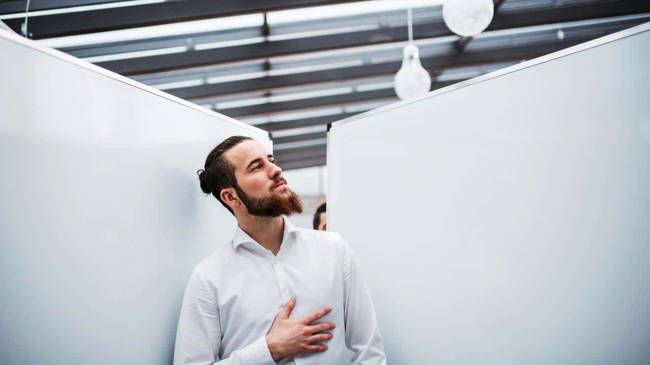 19 Reasons It's Okay to Remain Single Even in Your 40s - The Modest Man