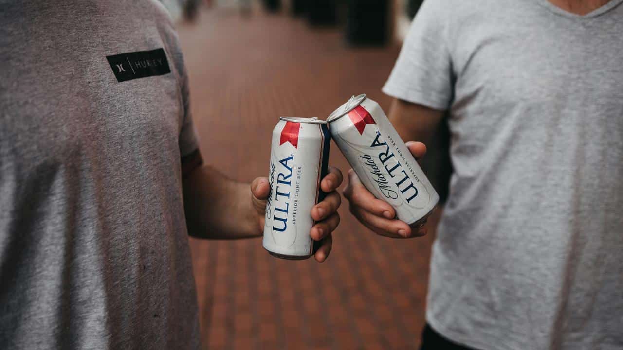 15 Wingman Tricks Every Guy Wishes He Knew Sooner - The Modest Man