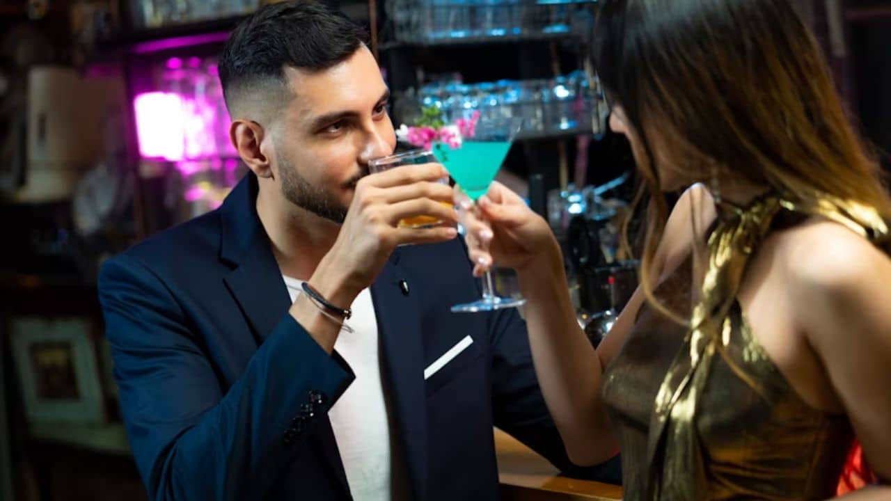 20 Ways Men Flirt Without Being Creepy - The Modest Man