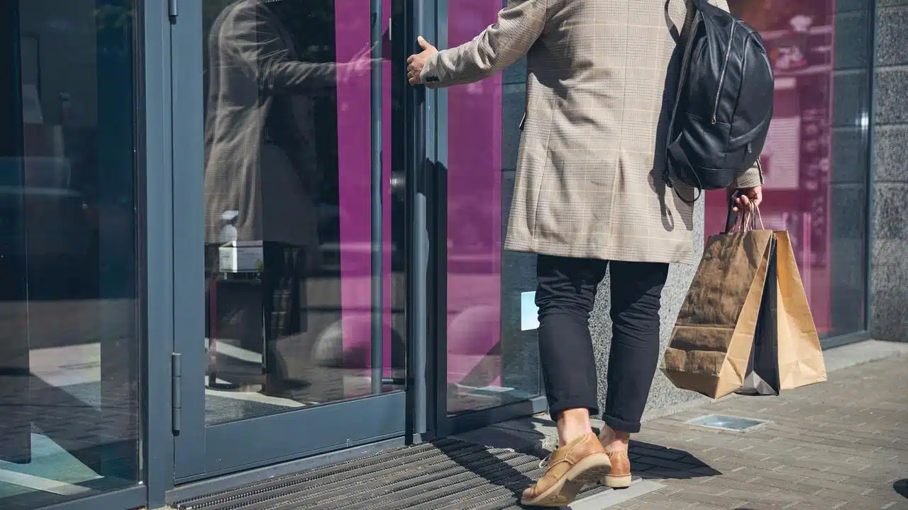 The “Broke But Stylish” Guide: 17 Ways to Look Rich on a Budget - The ...