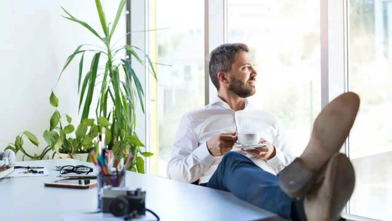 17 Things to Quit for a More Peaceful Life - The Modest Man