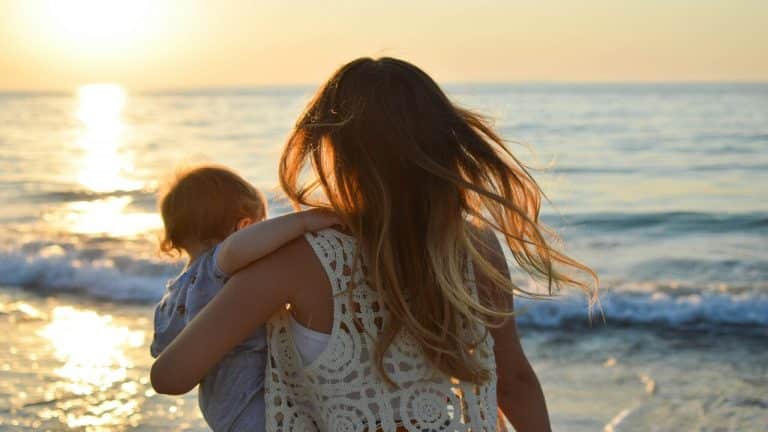 17 Ways to Show Love Without Words - The Modest Man