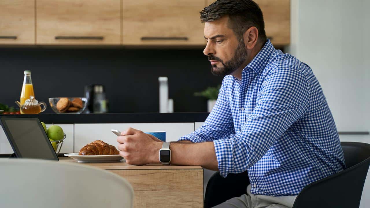19 Reasons It's Okay to Remain Single Even in Your 40s - The Modest Man
