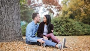 18 Signs She’s Into You Without Saying a Word - The Modest Man