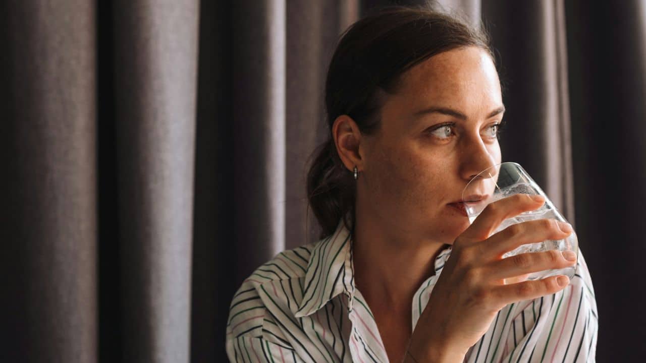 15 Subtle Signs She’s Not the Kind of Woman You Settle Down With - The ...