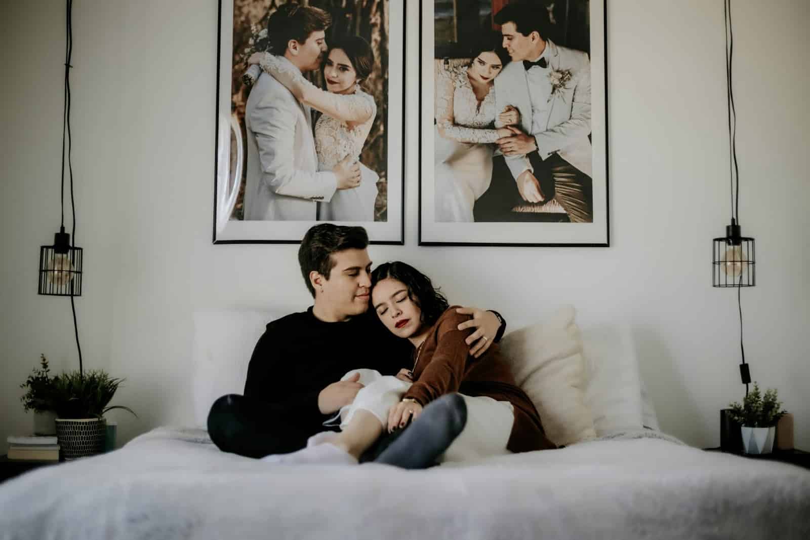 18 Things Happy Couples Don’t Post on Social Media
