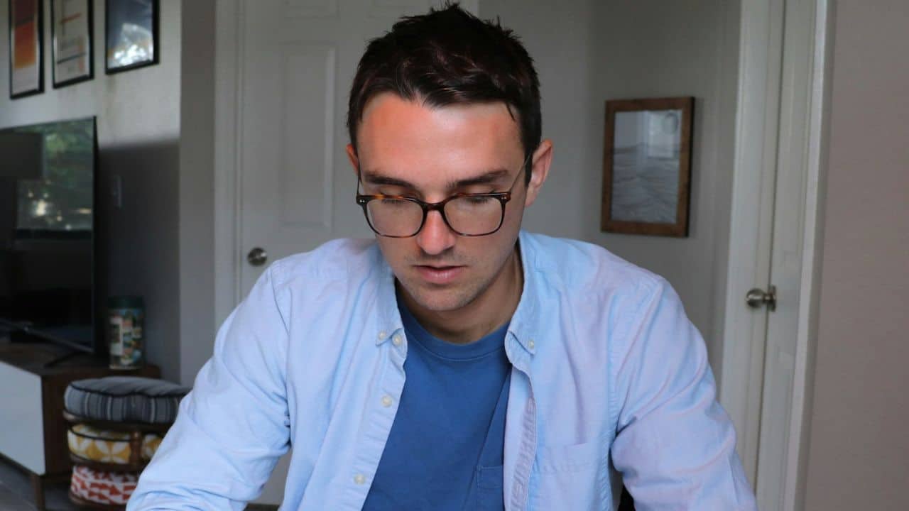 19 Common Triggers That Make Men Shut Down in Relationships