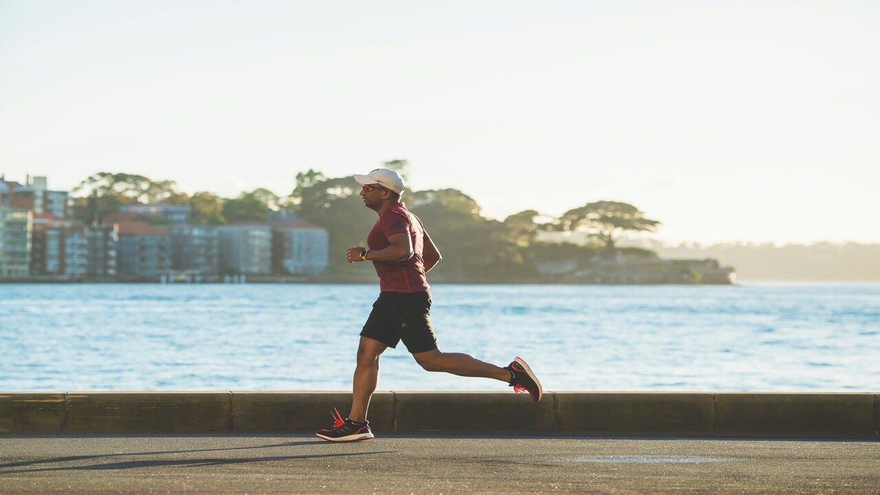 20 Things Men Who Get Chased by Women Do Differently