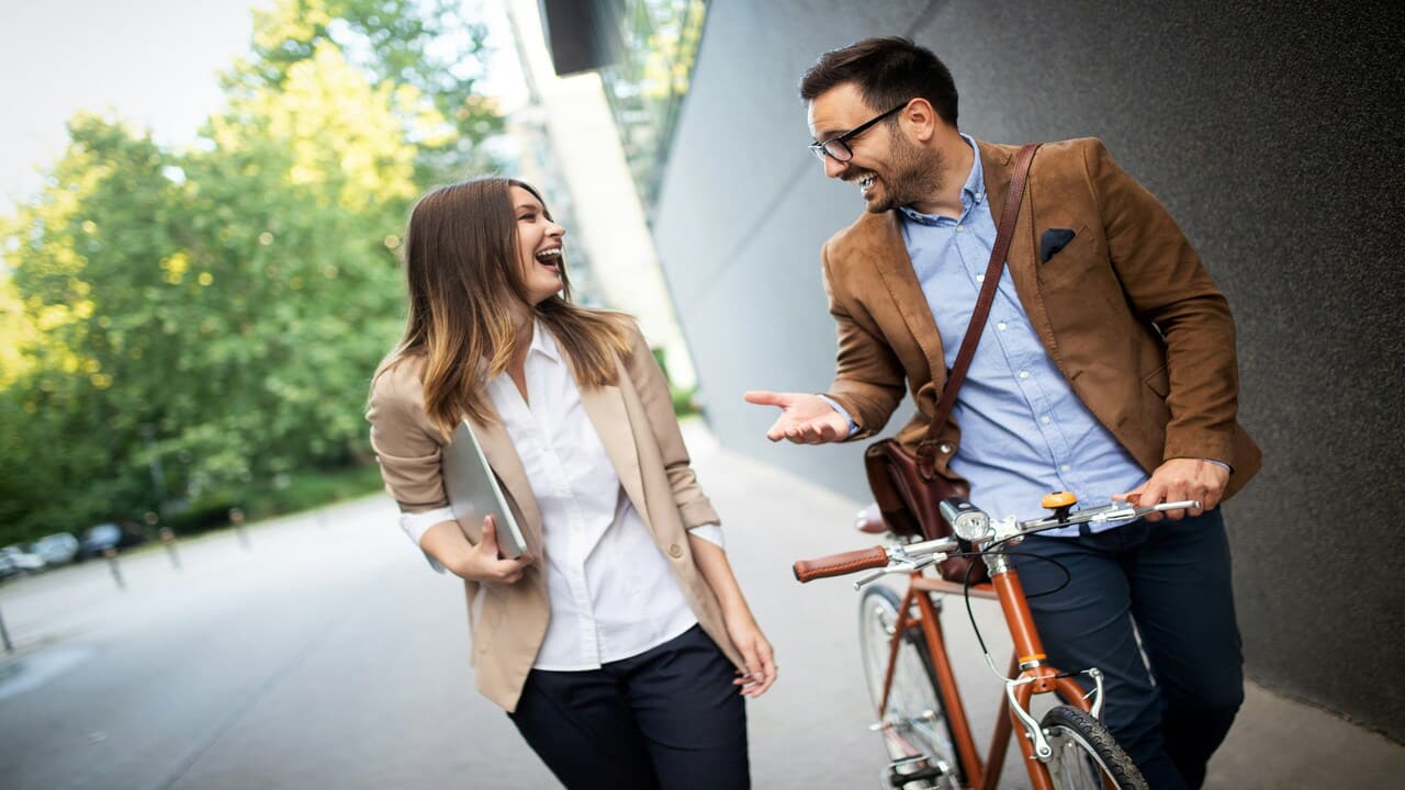 20 Things Men Who Get Chased by Women Do Differently