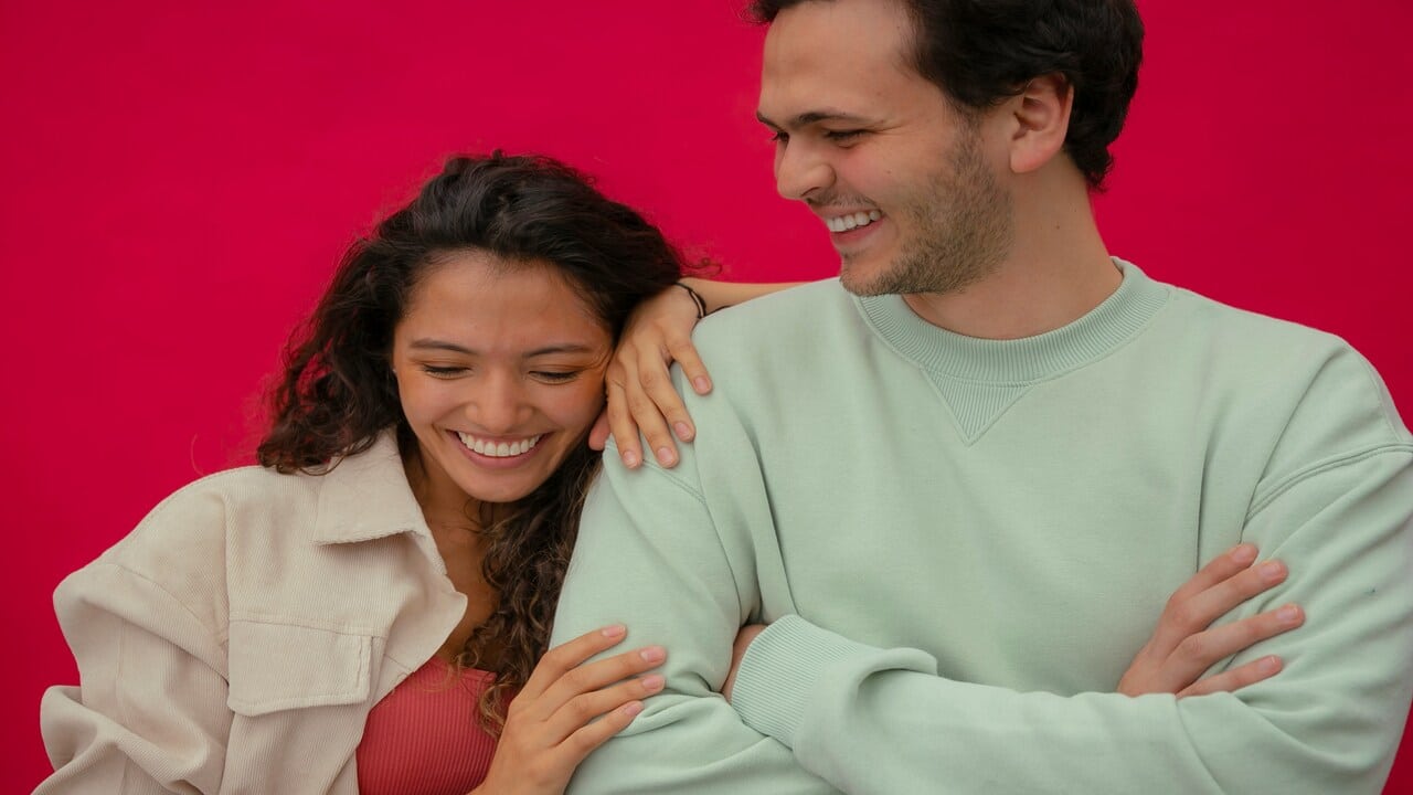 20 Things Men Who Get Chased by Women Do Differently