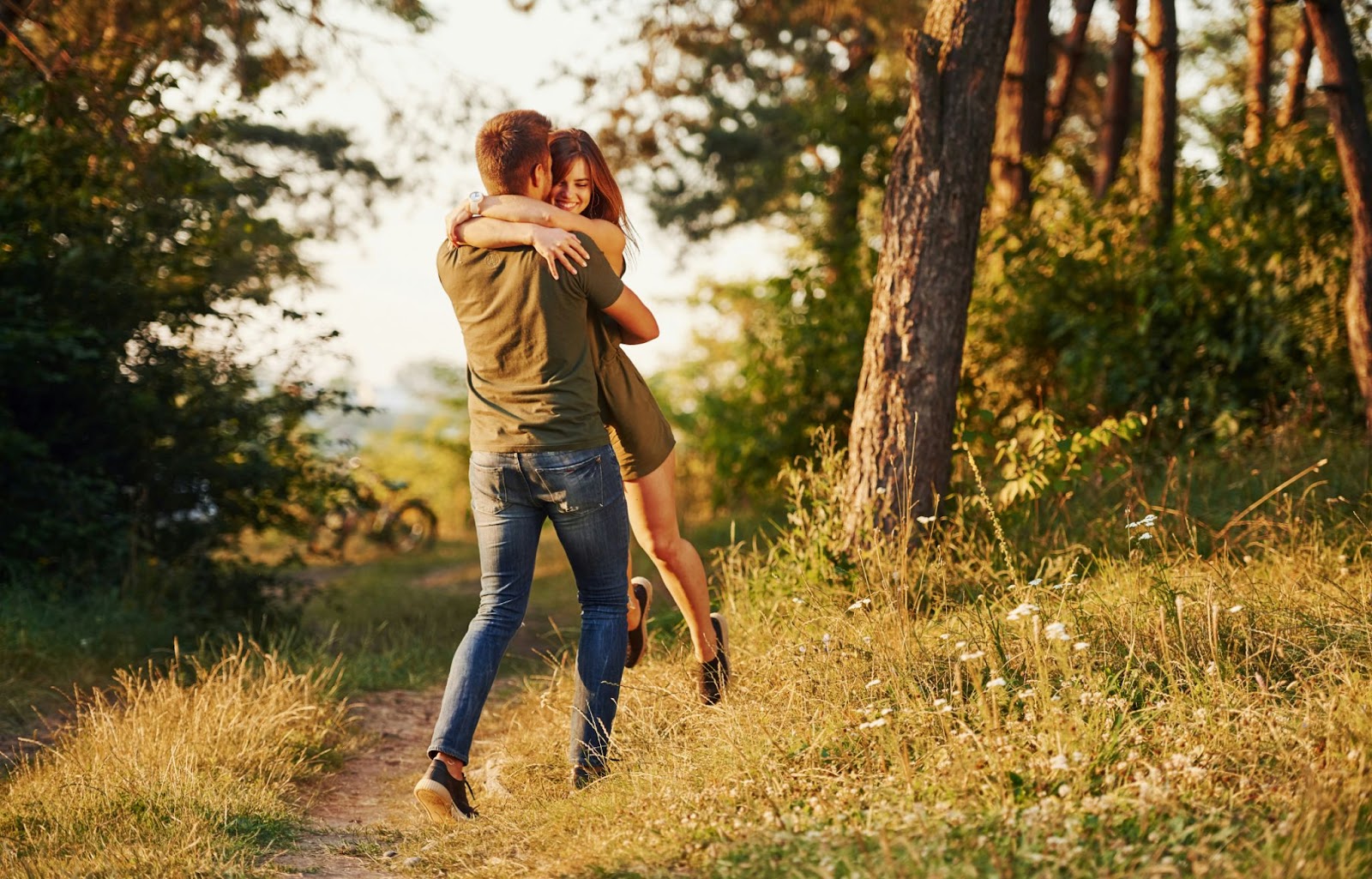 18 Things Strong Men Do Differently in Relationships