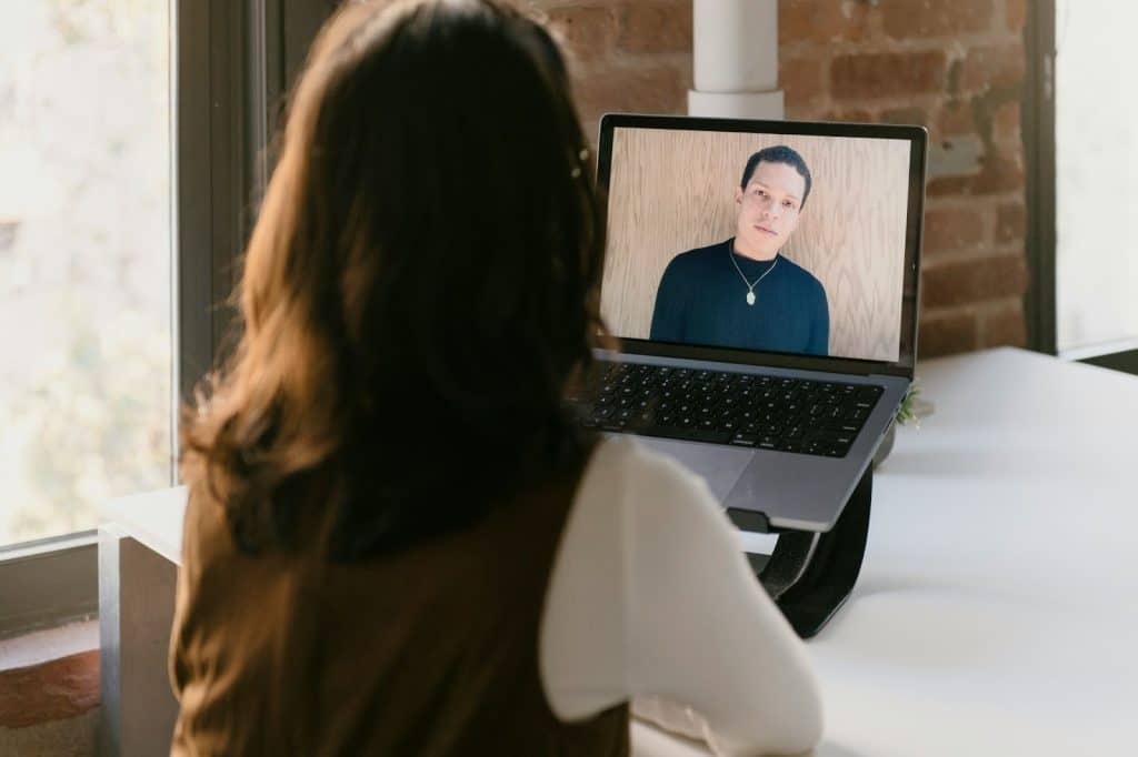 18 Ways to Stay Connected When Life Gets Busy