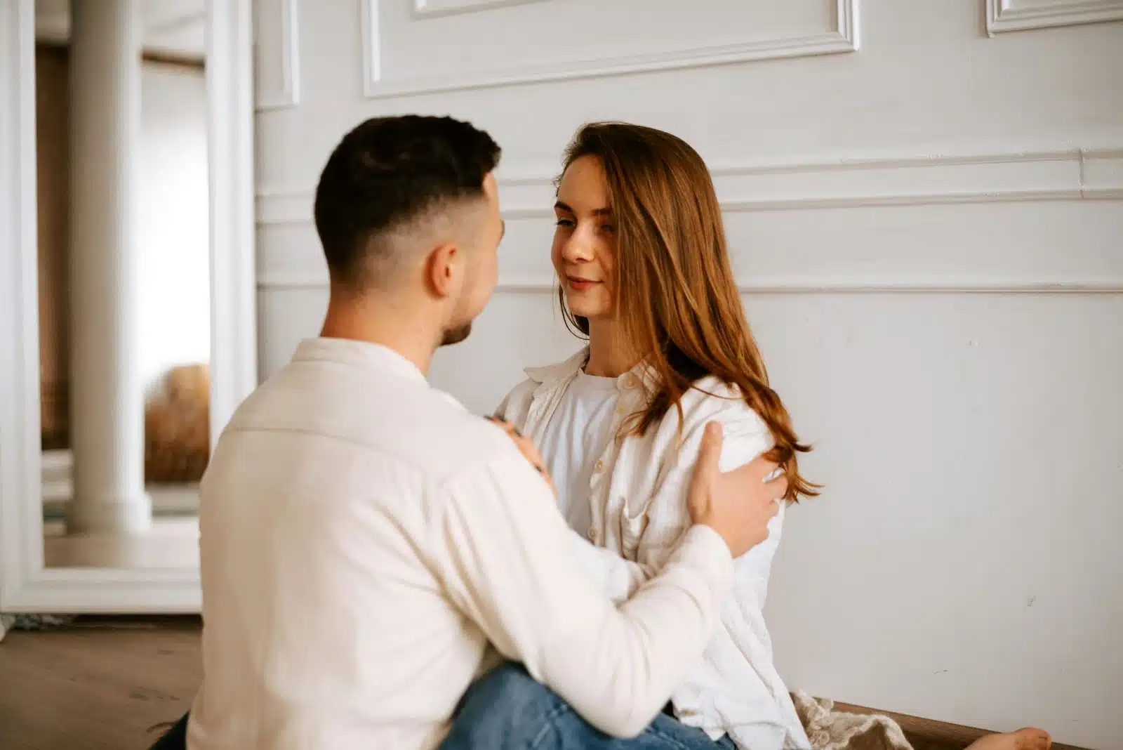 19 Ways to Be a Better Listener in a Relationship