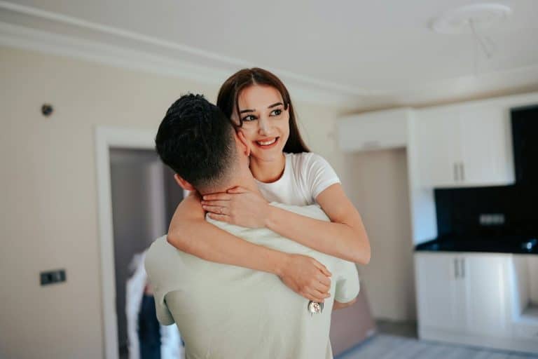 18 Ways to Lead in a Relationship Without Controlling It