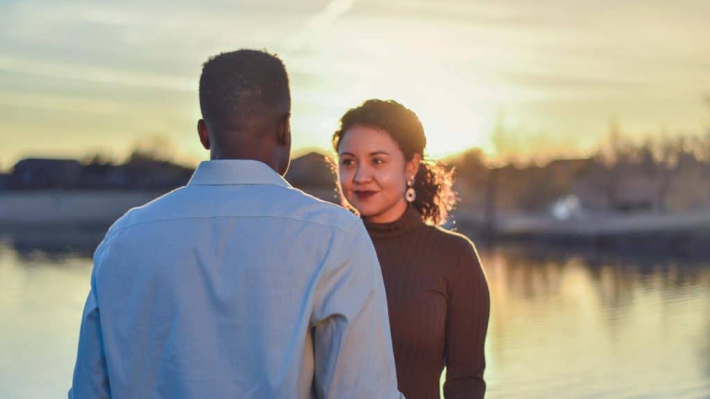 Read a Woman's Body Language Like a Pro: 17 Signs She's Into You