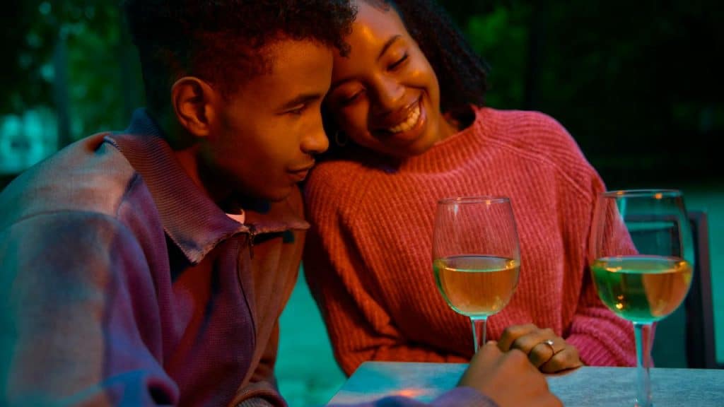 Read a Woman's Body Language Like a Pro: 17 Signs She's Into You