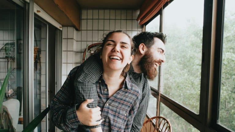 Read a Woman's Body Language Like a Pro: 17 Signs She's Into You