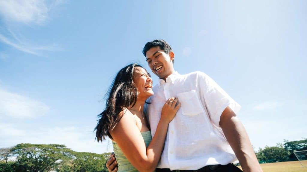 Read a Woman's Body Language Like a Pro: 17 Signs She's Into You