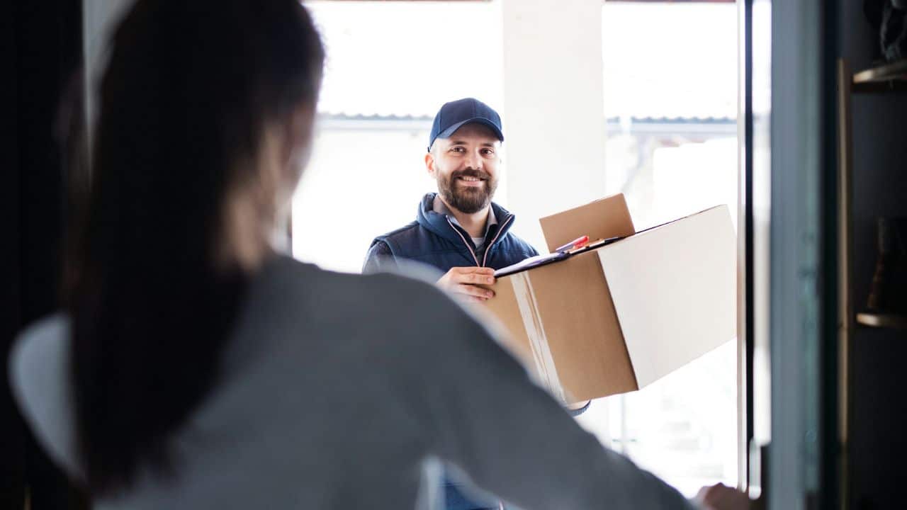18 Hilarious Ways Men Apologize for Things They Never Did