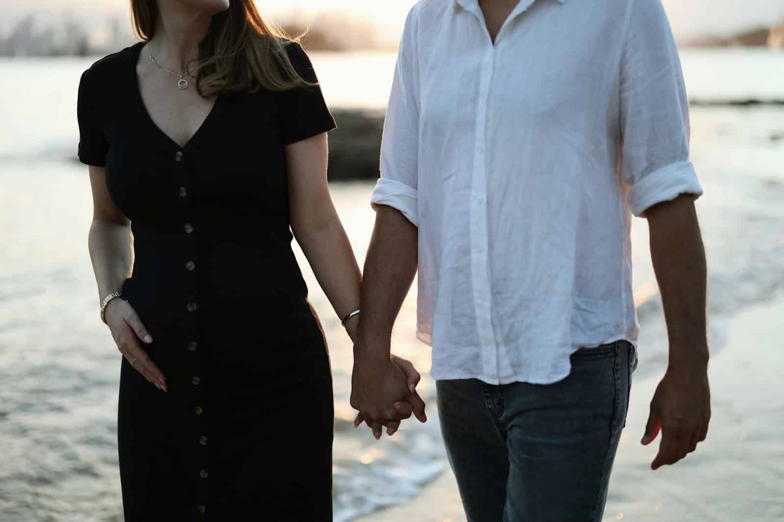 Love Under Pressure: 19 Ways Couples Stay Strong in Stressful Times