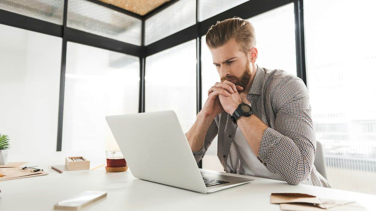 20 Money Habits That Turn Average Earners Into Financially Free Men ...
