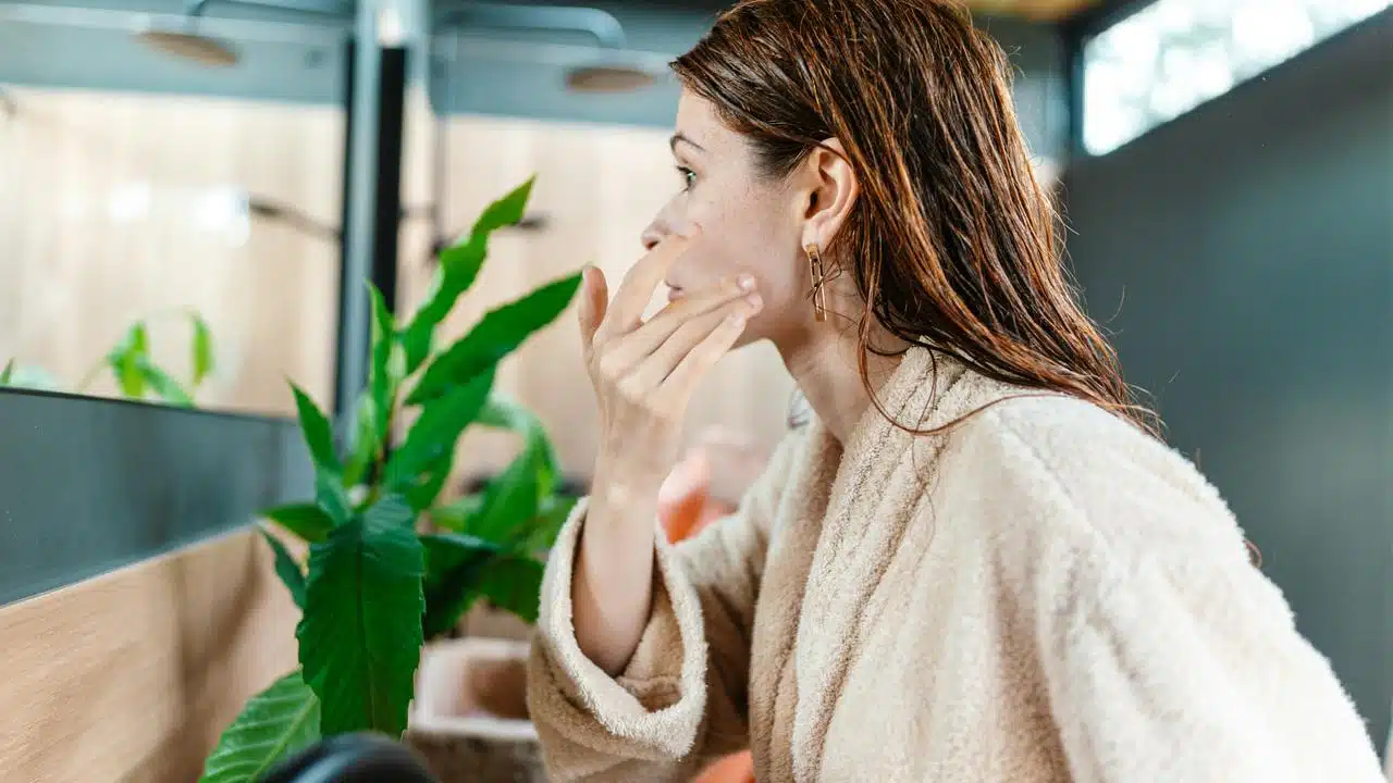 16 Emotional Manipulation Tactics Women Use to Avoid Being Guilty